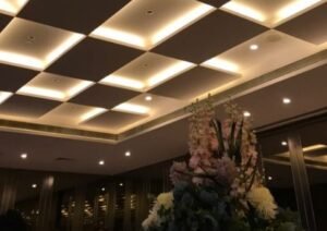10 Simple Restaurant Ceiling Design Ideas - Home Brightside